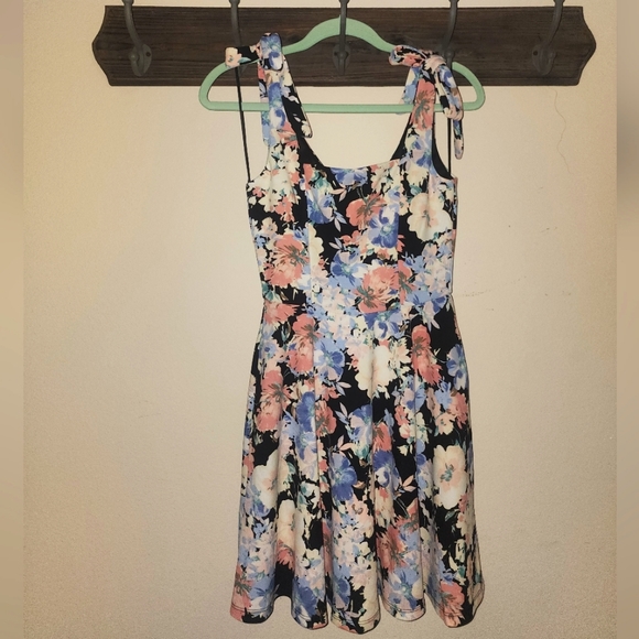 Francesca's Collections | Dresses | Nwt Francescas Floral Mini Dress ...